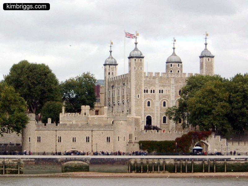 Queen's Walk Photos: London England